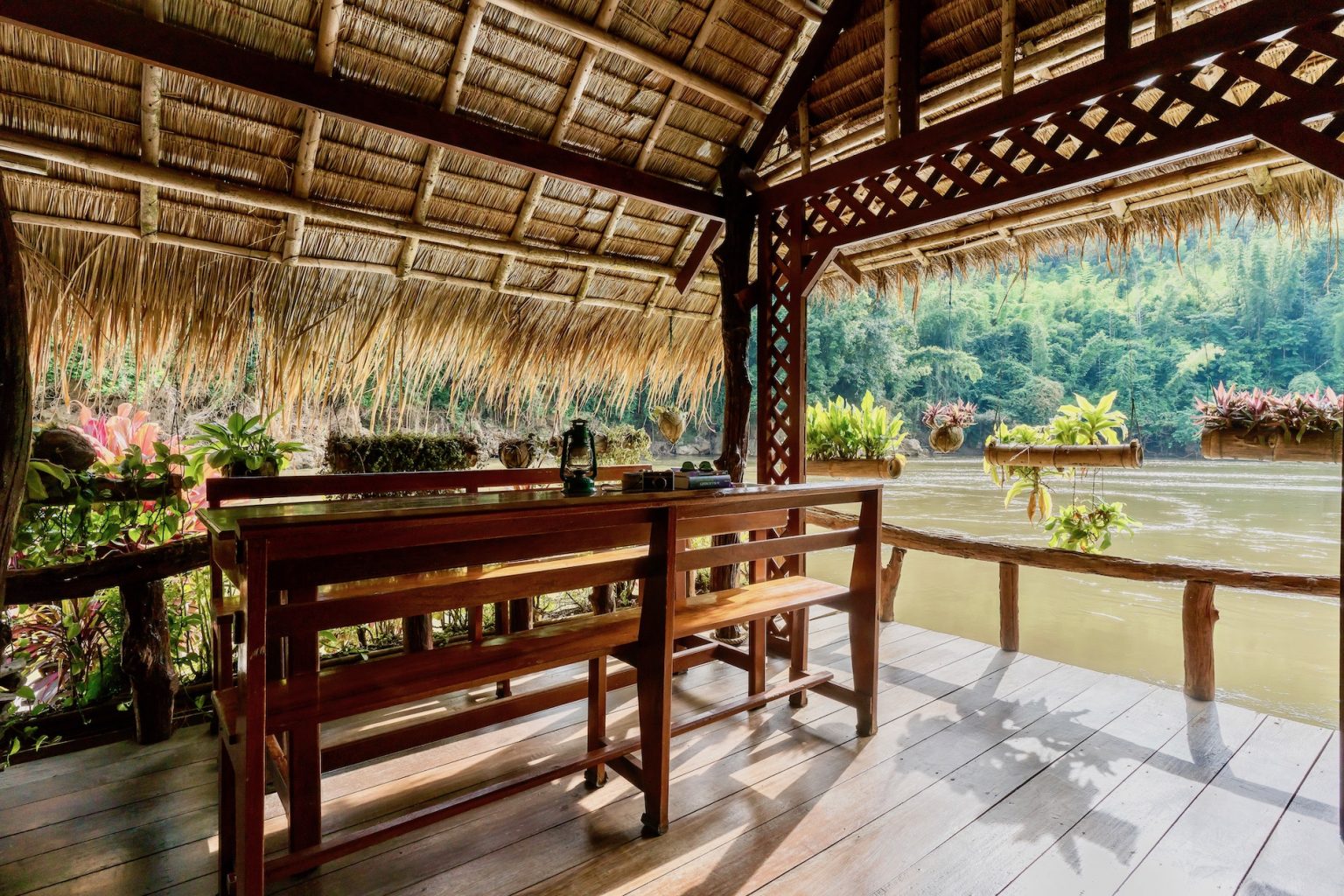 ที่พัก | River Kwai Jungle Rafts